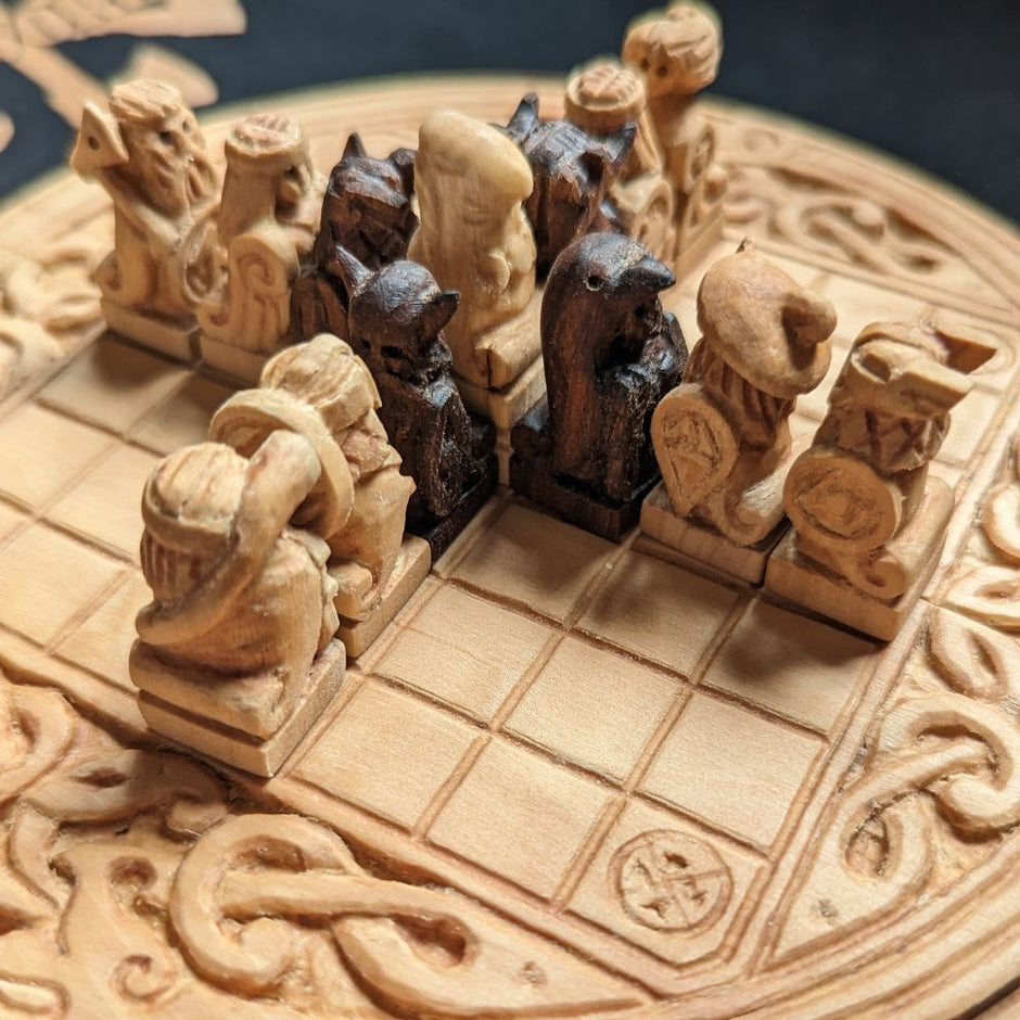How to Play Hnefatafl – Viking Board Game Rules & Strategy Guide ...